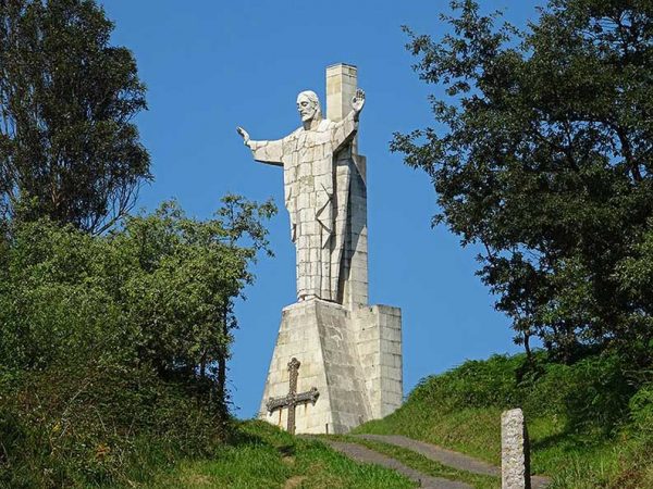 Monumento al Sagrado Corazón de Jesús en el pico Paisano, Oviedo – Rutas en bicicleta por ...